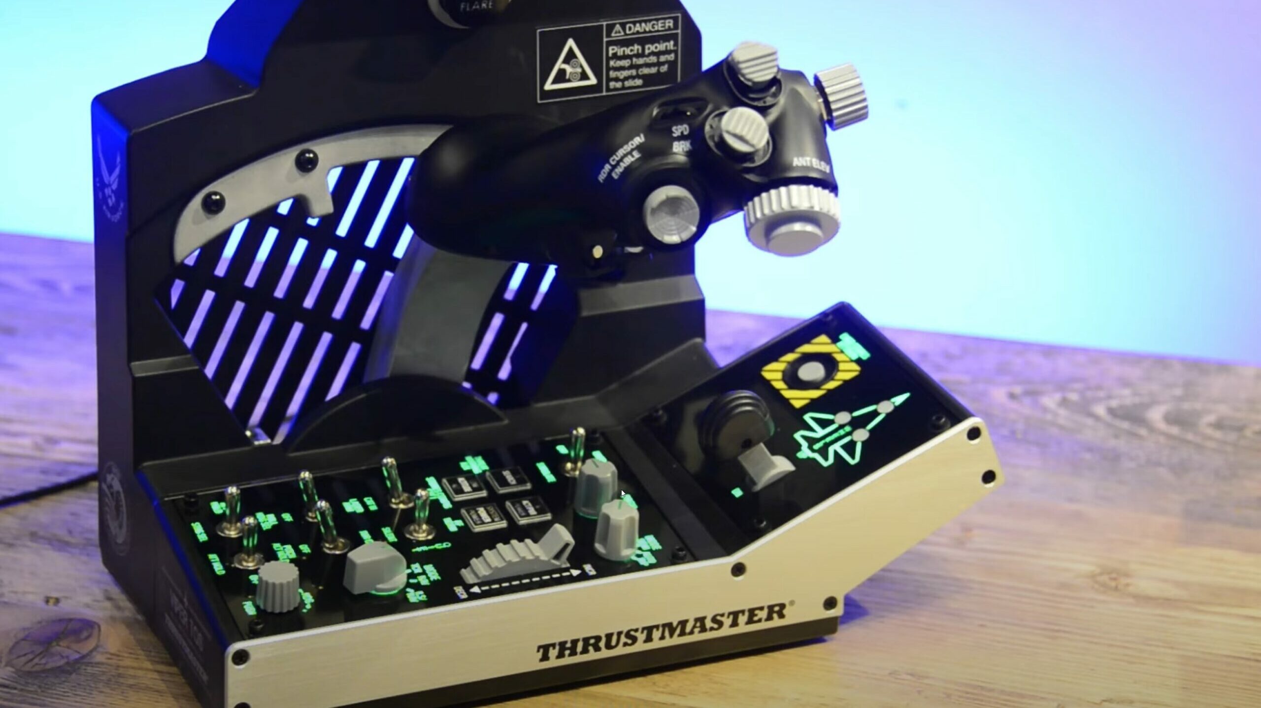 Thrustmaster: F-16 Throttle angekündigt – Cruiselevel
